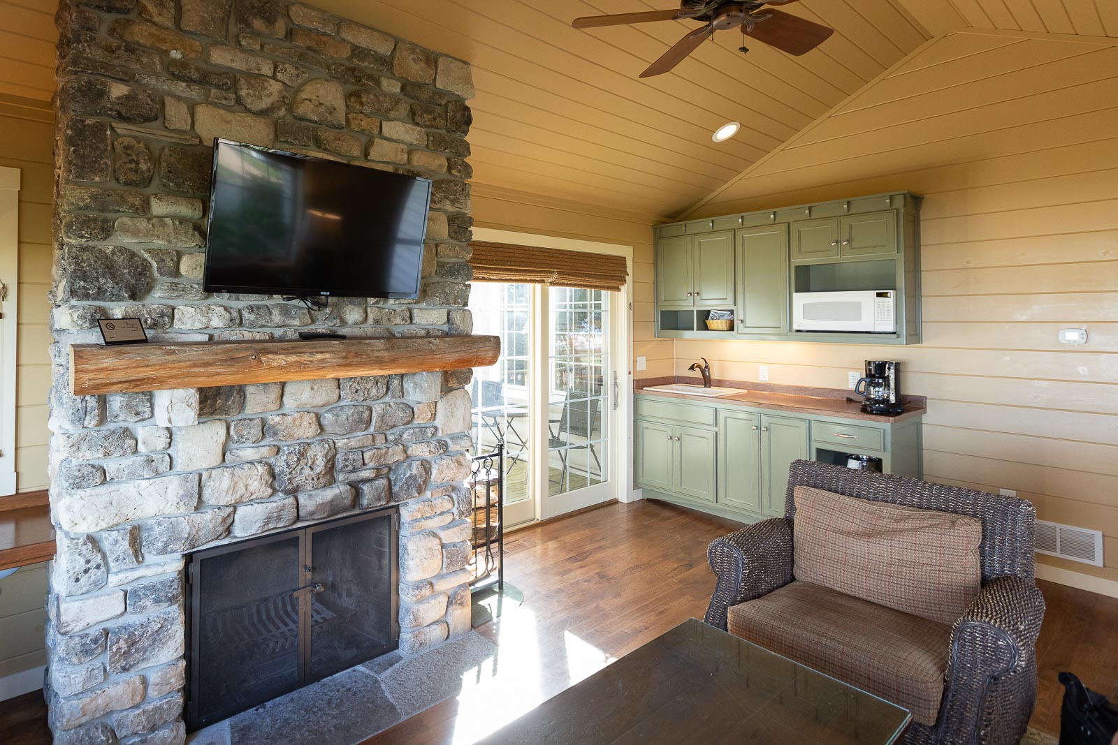 Premier Lakeview Two Bedroom - Gordon Lodge in Door County WI