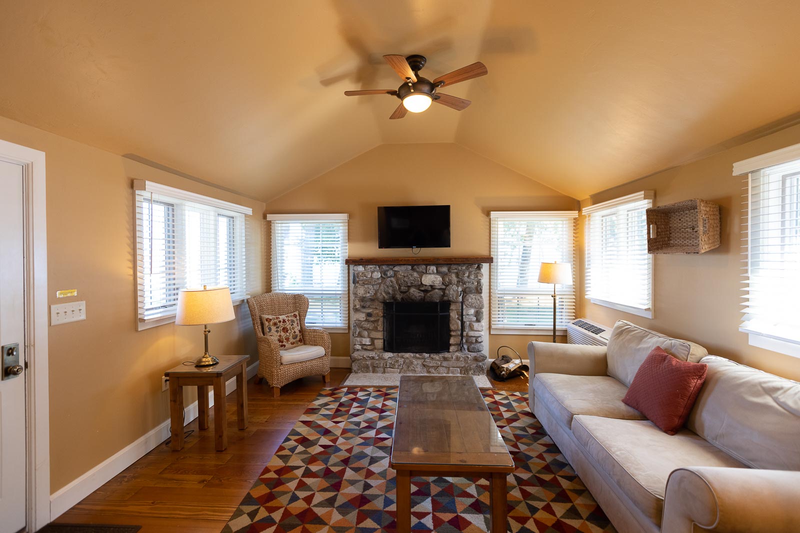 Deluxe Lakeview Two Bedroom - Gordon Lodge in Door County WI